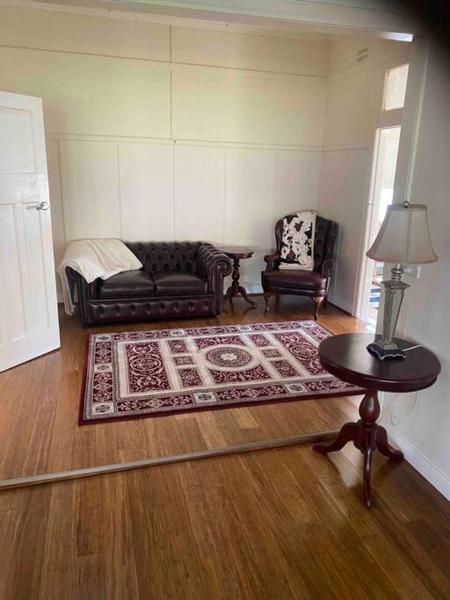 Golden Street Cottage - West Wyalong
