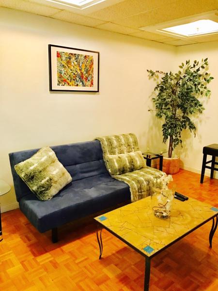 Stylish Montreal Apartment: Comfortable Stay In The Golden Square Mile - LaSalle
