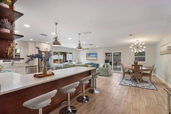 Sarasota Updated Pool Home, Near Siesta Key - Sarasota, FL