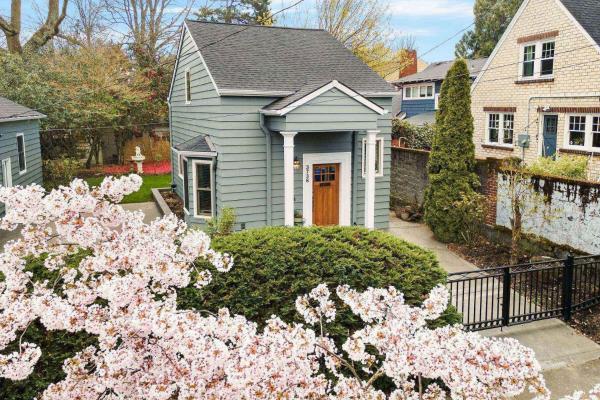 Lovely Laurelhurst Living - Portland, OR