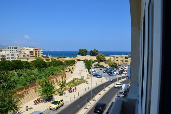 Luxurious City Apartment With Sea View - Lite Blue - Iraklion