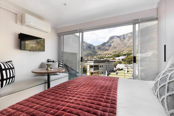 Higgoviews - Camps Bay
