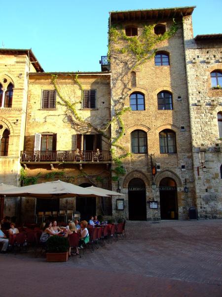 Hotel La Cisterna - San Gimignano