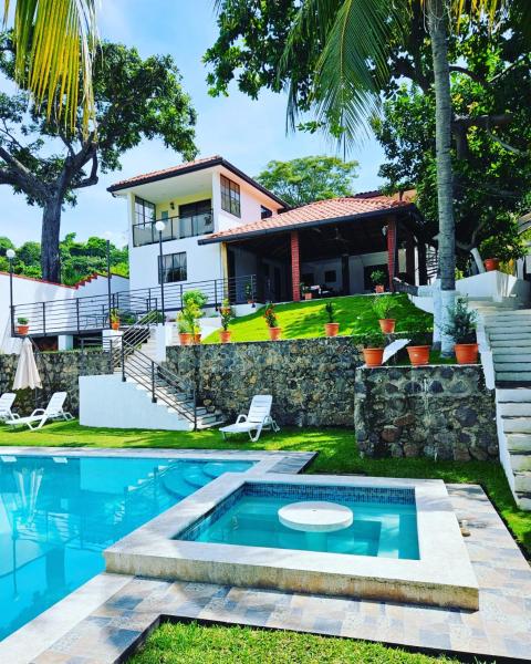 Habitaciones Casa Cuscatlan - El Salvador