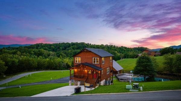 Huny Bear Lodge - The Butterfly, Pigeon Forge