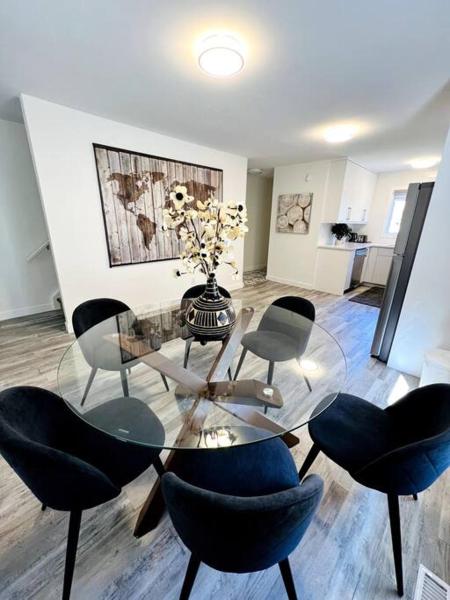 Walking Distance To St Boniface, Easy Parking - Winnipeg