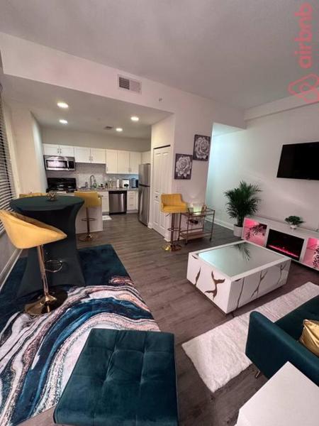 Luxurious 2 Bedroom Downtown City Views! - Indianápolis, IN