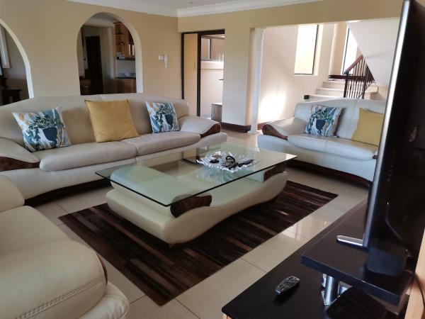 Spacious Perfect Relaxation In The Heart Of Umhlanga - Umhlanga