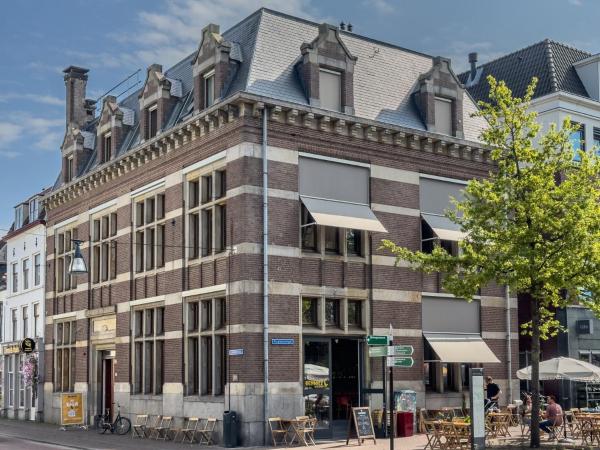 Hostel & Bar De Basis - Zwolle