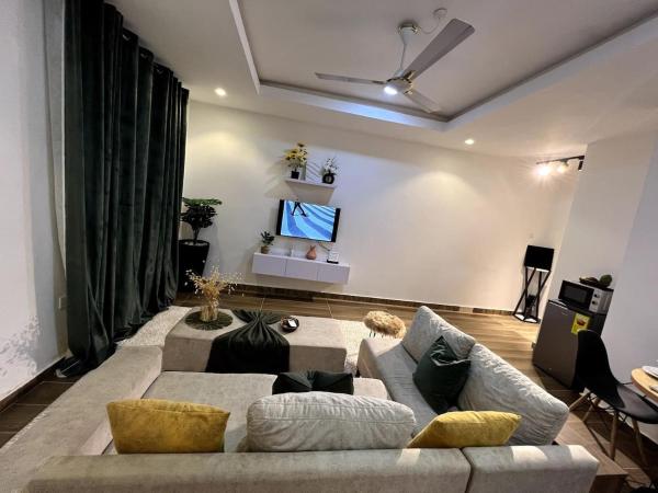 Cozy Minimal Suite - Accra