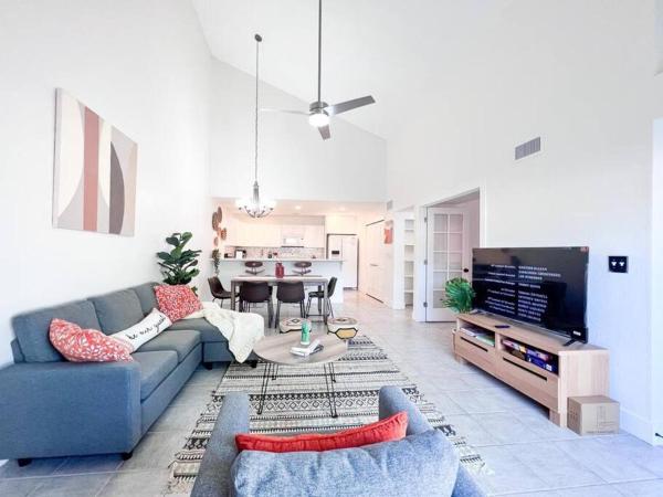 Serene Town Home In Chandler With Pool - Chandler, AZ
