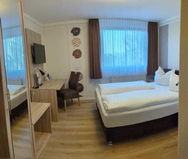 Twin Shower \/ Wc, Tv - Landhotel Karrenberg - Hahn