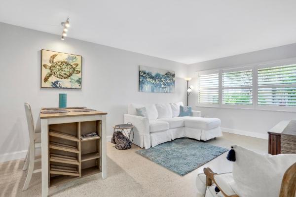 Islander's Outpost - Dunedin, FL