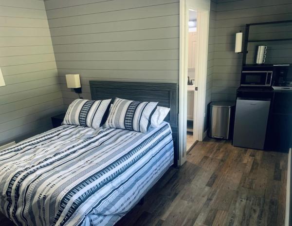 Teepee Room 7- Newly Renovated - Roscommon, MI