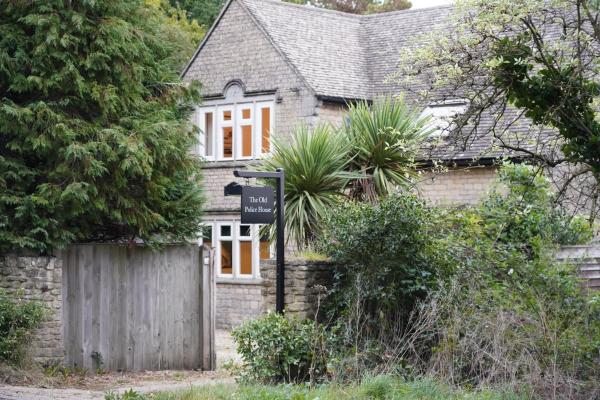 The Old Police House- Beautiful Oxfordshire Countryside Retreat- Sleeps 10 - Bicester