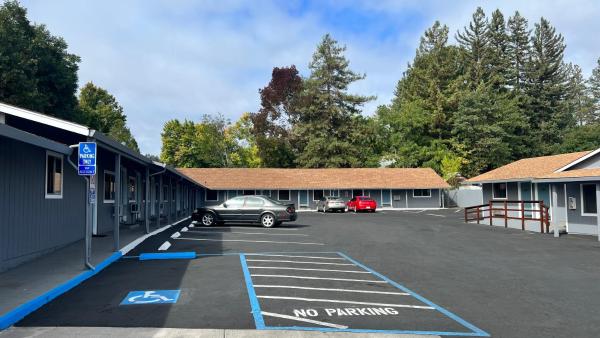 Pine Cone Motel - Willits, CA