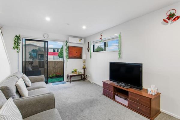 Stunning 2br In Kelston - Wifi - Carpark - Auckland
