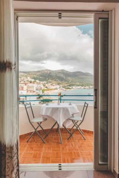 Beachfront Apartment - Himarë