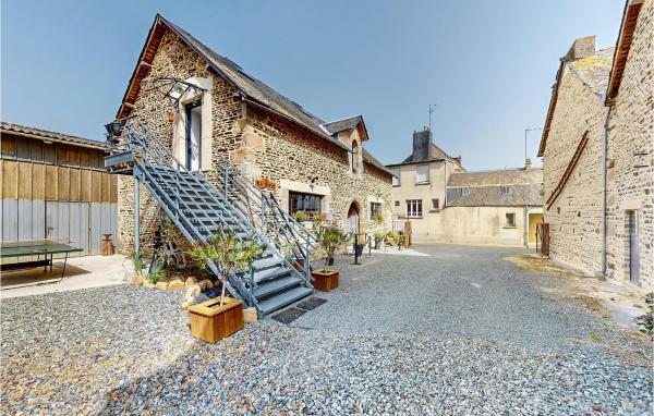 Cozy Apartment In Neuilly Le Vendin With Wifi - Mayenne