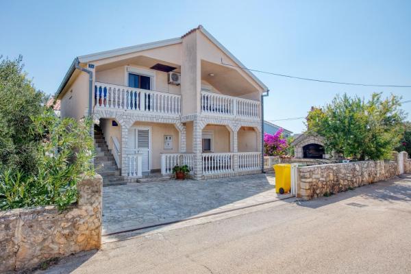 Apartments With Parking Space Jezera, Murter - 21148 - Tisno