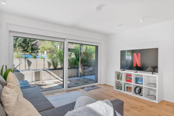 Design Suite Mit Terrasse Und Parkplatz In Böblingen - Stuttgart
