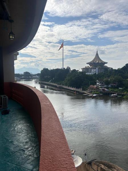 Riverbank Suites With Nice View - Kuching