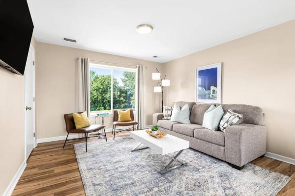 New! Comfy & Cozy Private Flat In Roseville - Roseville, MI