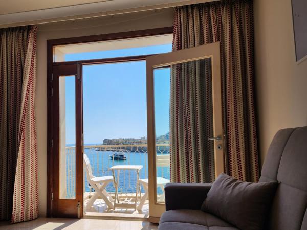 Seafront Apartment - Wifi - Sleeps 6 - Chriscourt - Malta