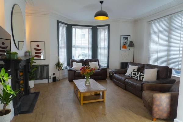 Large Home Sleeps 6 Central Location Free Parking - Noss Mayo
