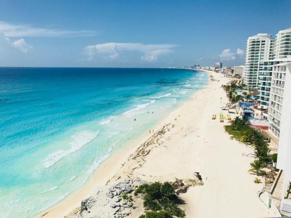 2 Story Oceanfront Penthouses On Cancun Beach! - Cancún