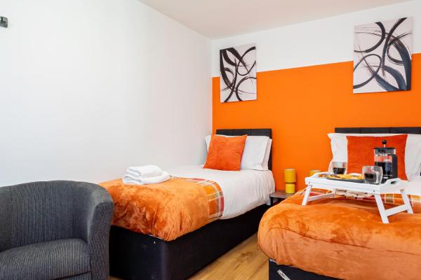 Contractors 8 Beds 3 Bath Parking Monthly Discount - Basingstoke