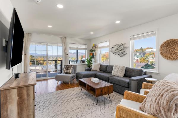 Amazing Mountain Views Lake Placid & 1980 Olympic Center - Lake Placid, NY