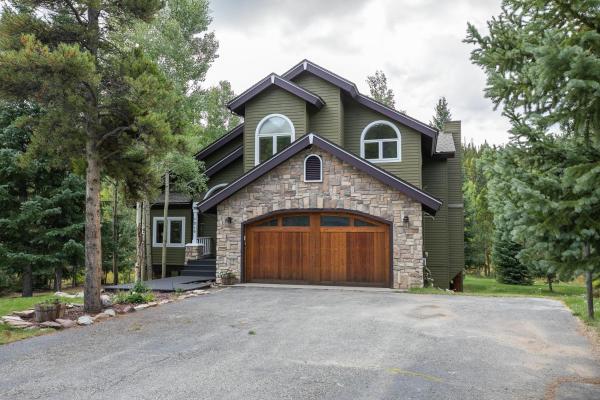 Brooks Hill Lodge Home: Spacious, Hot Tub - Breckenridge, CO