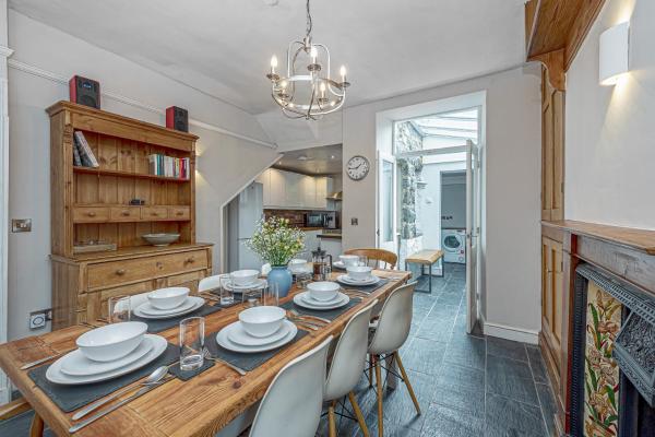Character Townhouse In Town Centre & Superb Views - Dolgellau