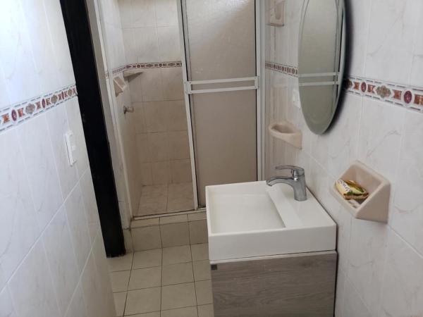 Posada Coral Breeze Habitación Tercer Piso - San Andrés
