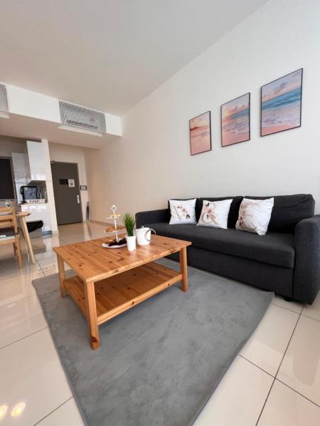 Luxury & Glamorous Suite#georgetown#infinitypool#2 Br, Living Room With Double Bed - George Town