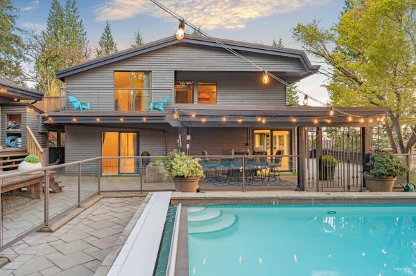 Private Bedroom, Powder Room, Shower, Outdoor Pool, Hot Tub - Vancouver