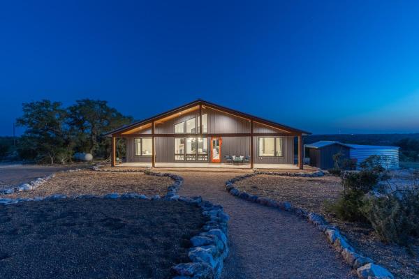 Johnson City Limits Panoramic Hill Country Views! - Johnson City, TX