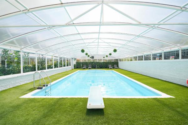 Spapartyhome With Swimming Pool, Hottub, And Sauna - Doncaster