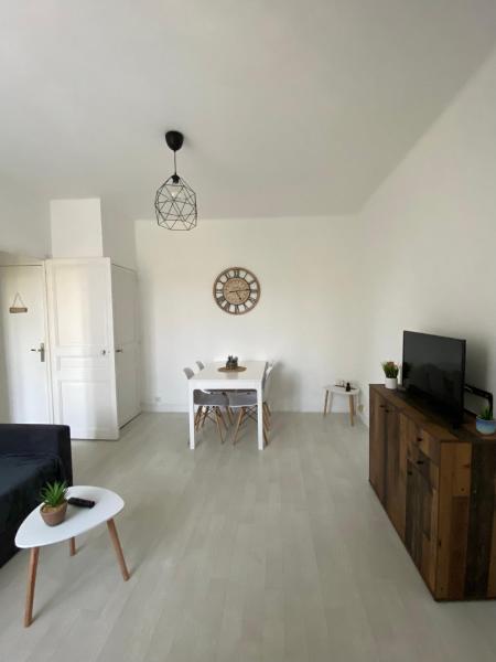 Grand Deux Pièces Au Pied Du Parc Du Château - Bagnoles-de-l'Orne