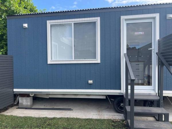 Sweet Cute Blue Tiny Home With Pool And 2 Minute Drive To The Beach - Wollongong