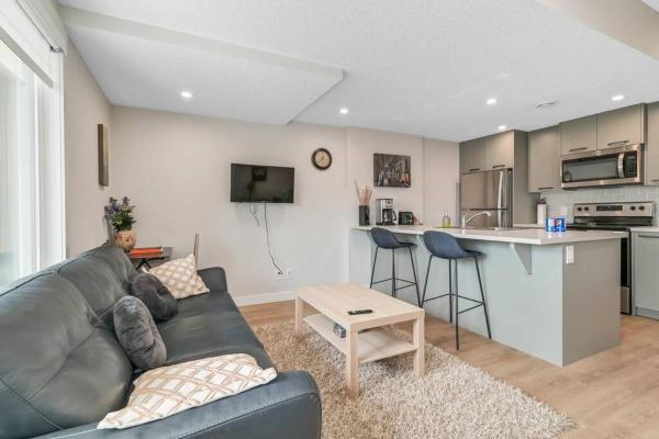 Brand New Executive Suite - Cochrane