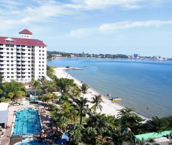 99 Glory Beach Resort - Seaview, Poolview, Beachfront,wifi - Port Dickson