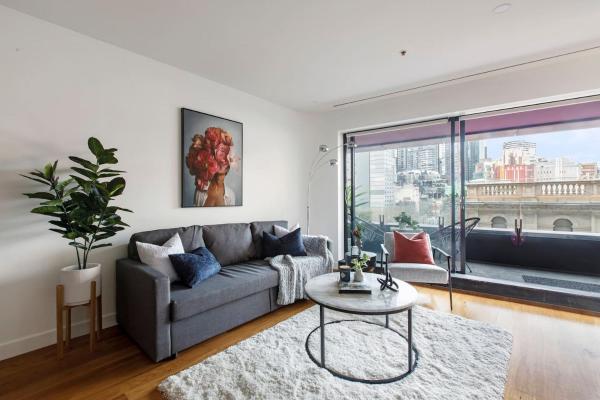 City Living Made Easy On Swanston St With Parking - Margaret Court Arena