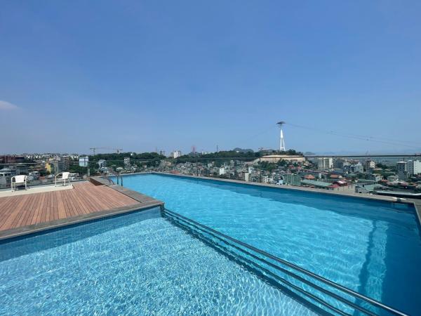 The Light Hostel - Hạ Long