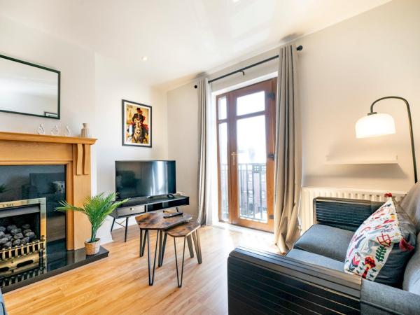 Beautiful 2 Bedroom Apartment Queens Quarter Lots Nearby - Pass The Keys - Belfast