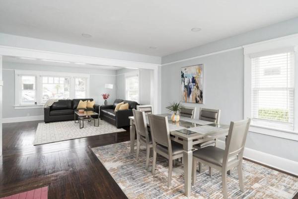 Bankers Hill Chic Roomy Home Near Airport - San Diego, CA