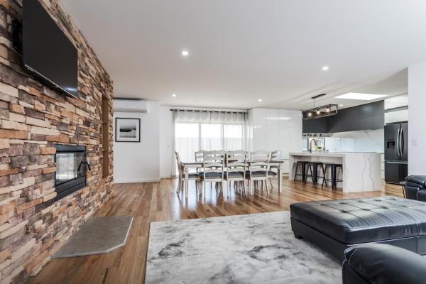 Luxe Home By The Bnb Collection - Albany