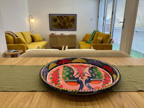 Stylish, Smart & Fun 4 Bed Home - London Paddington Station