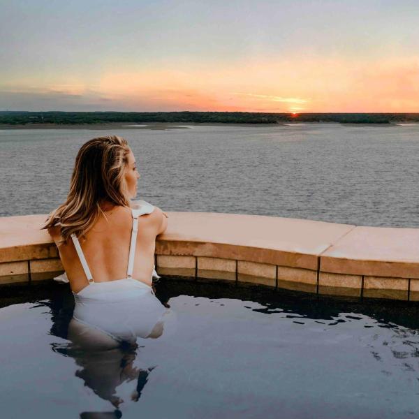 Austinteton's Sunset Cliff Resort On Lake Travis - Private Wedding, Event, Heated Pool, Boat Dock - Cedar Park, TX